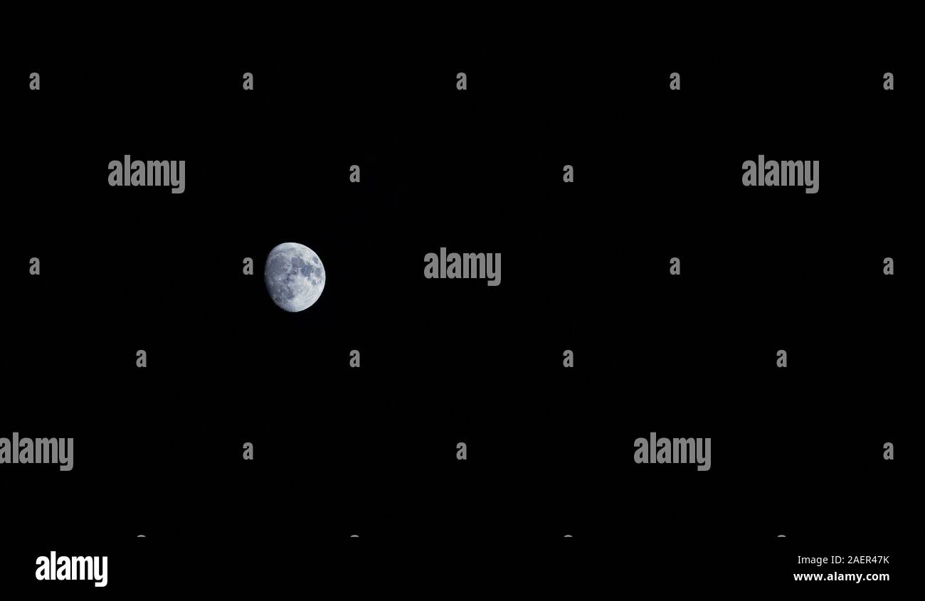 Three quarter moon hi-res stock photography and images - Alamy