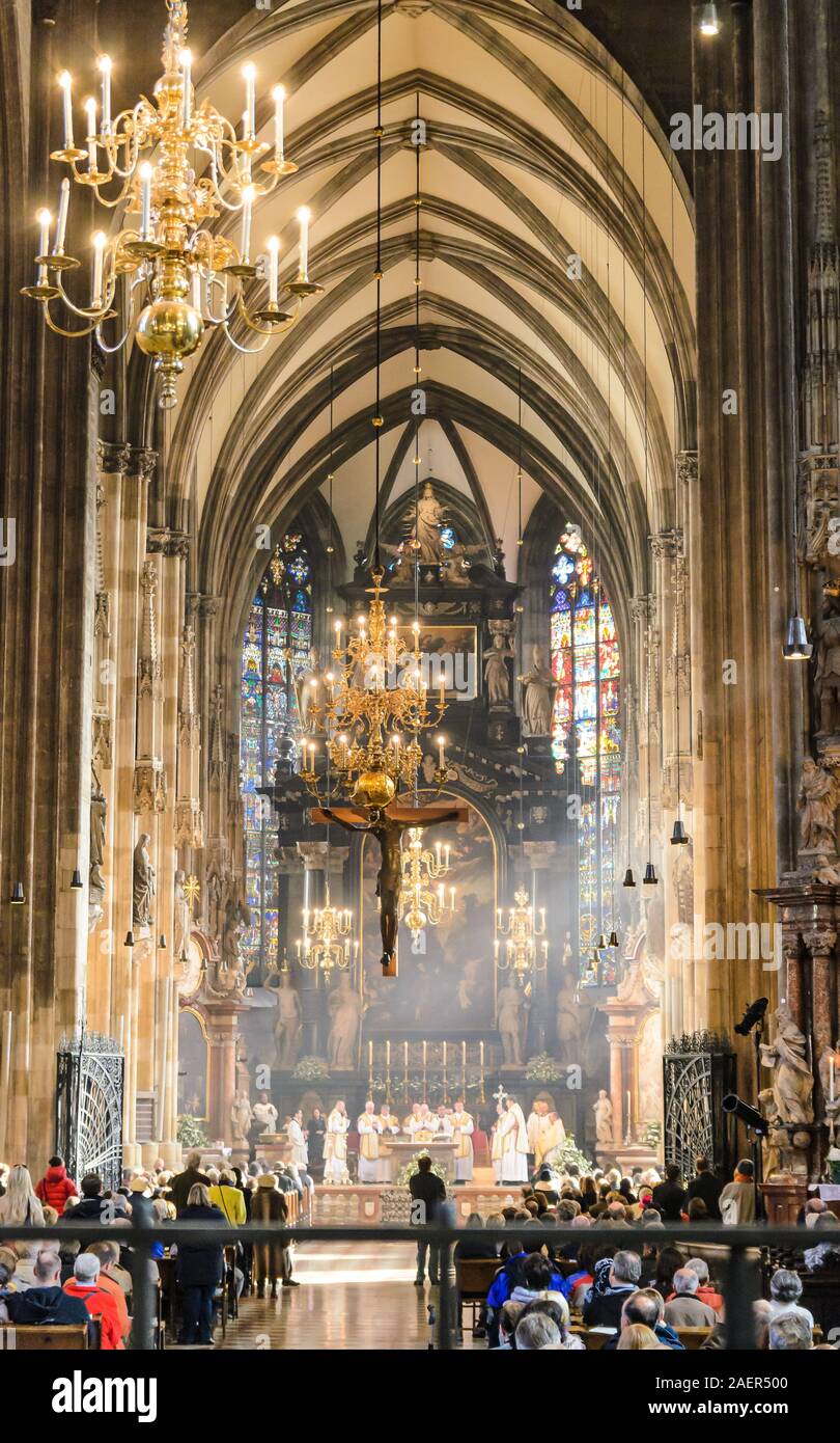 Vienna stephansdom pillar hi-res stock photography and images - Alamy
