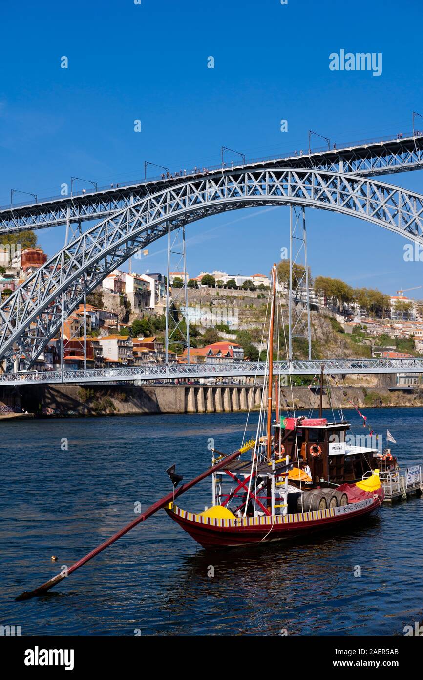 Oporto douro barge hi-res stock photography and images - Alamy