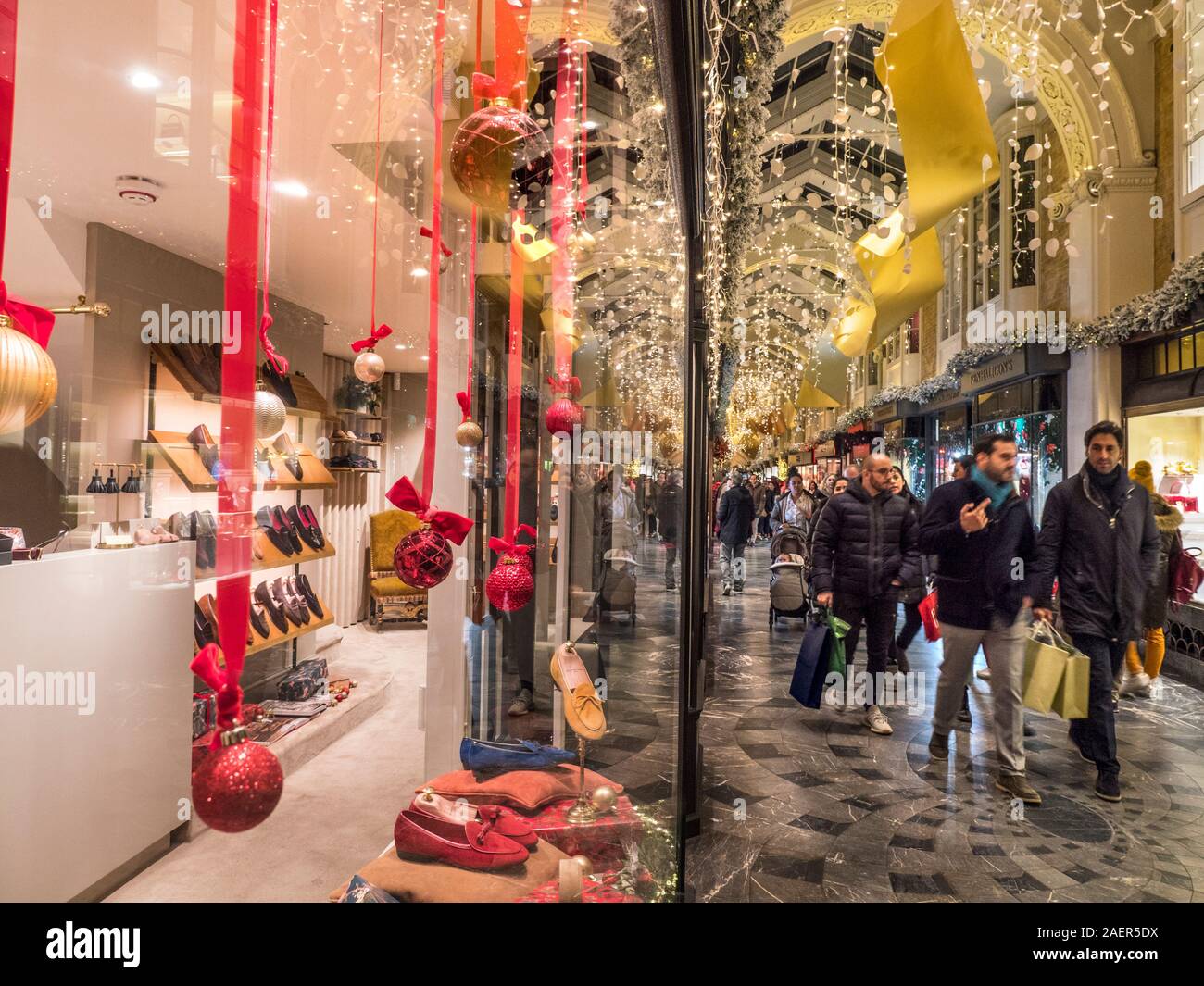 Victorian Shop Window High Resolution Stock Photography and Images - Alamy
