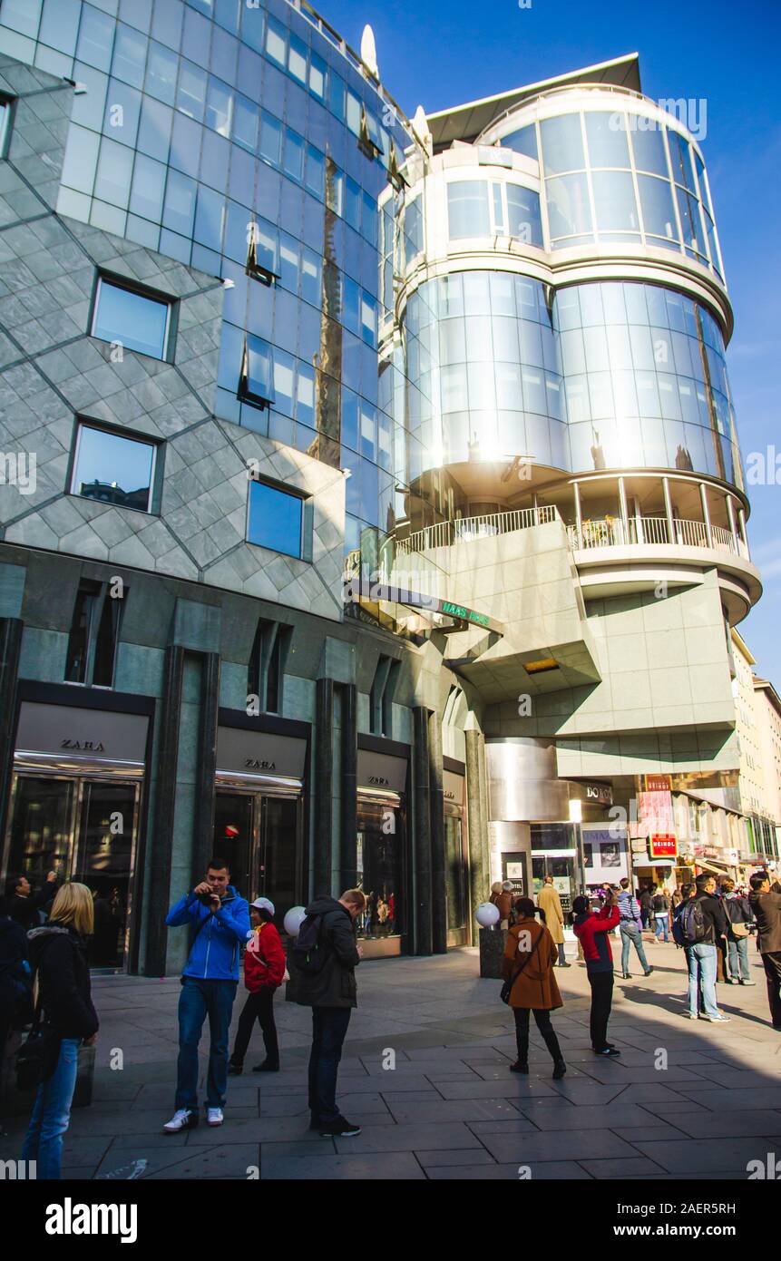 Crowd of people at the Stephansplatz in Vienna, Austria. View of famous ...