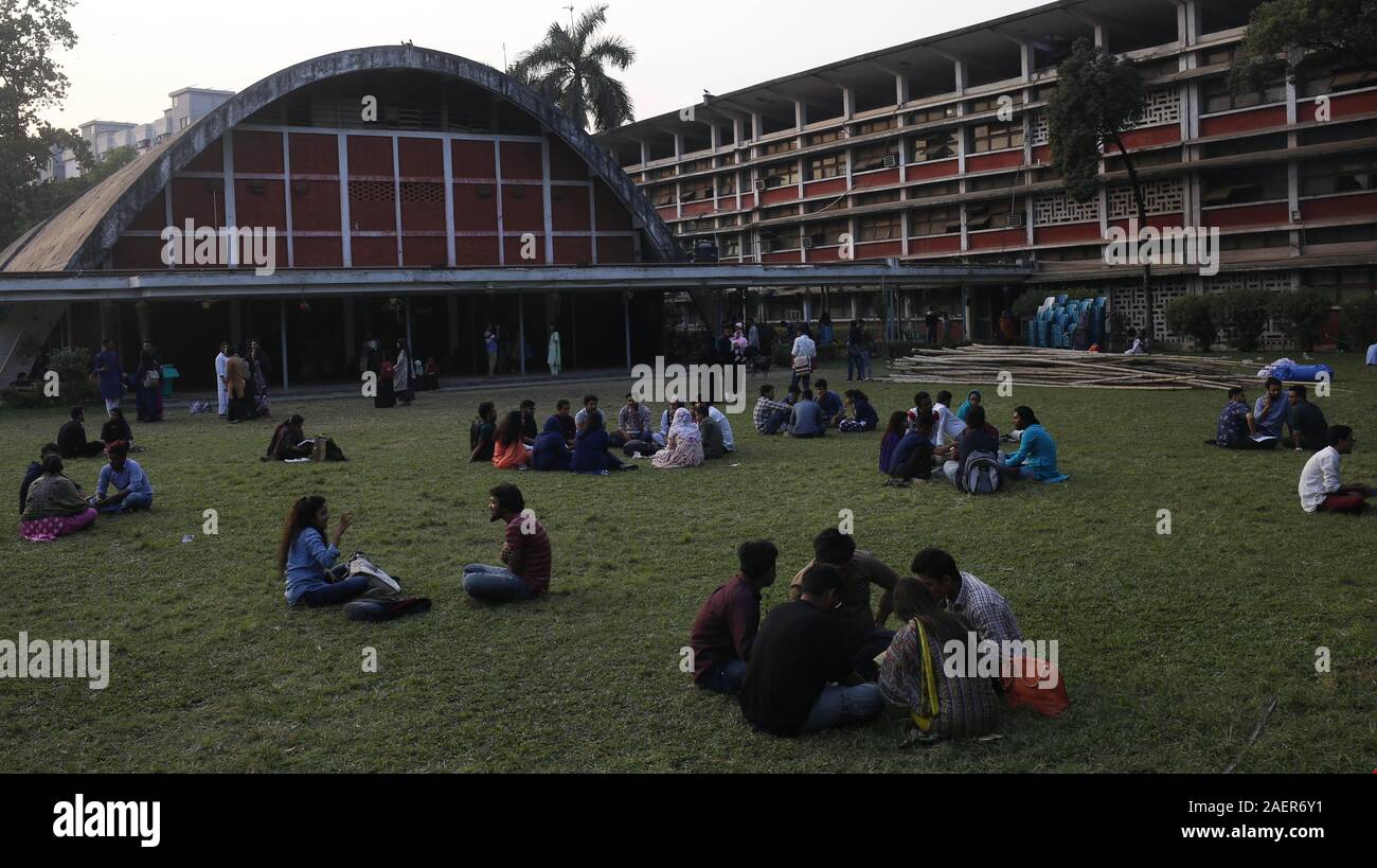 Dhaka, Bangladesh. 10th Dec, 2019. Students spend leisure time at ...