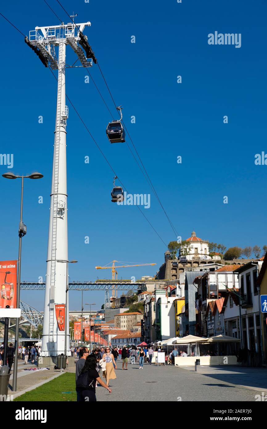 Teleferico de gaia gaia cable car hi-res stock photography and images ...