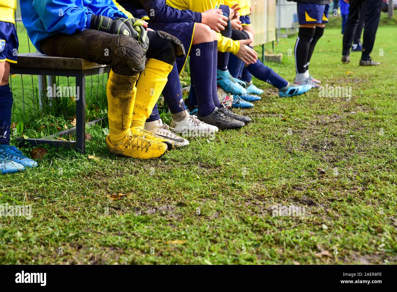 Football players sitting on bench hi-res stock photography and images ...