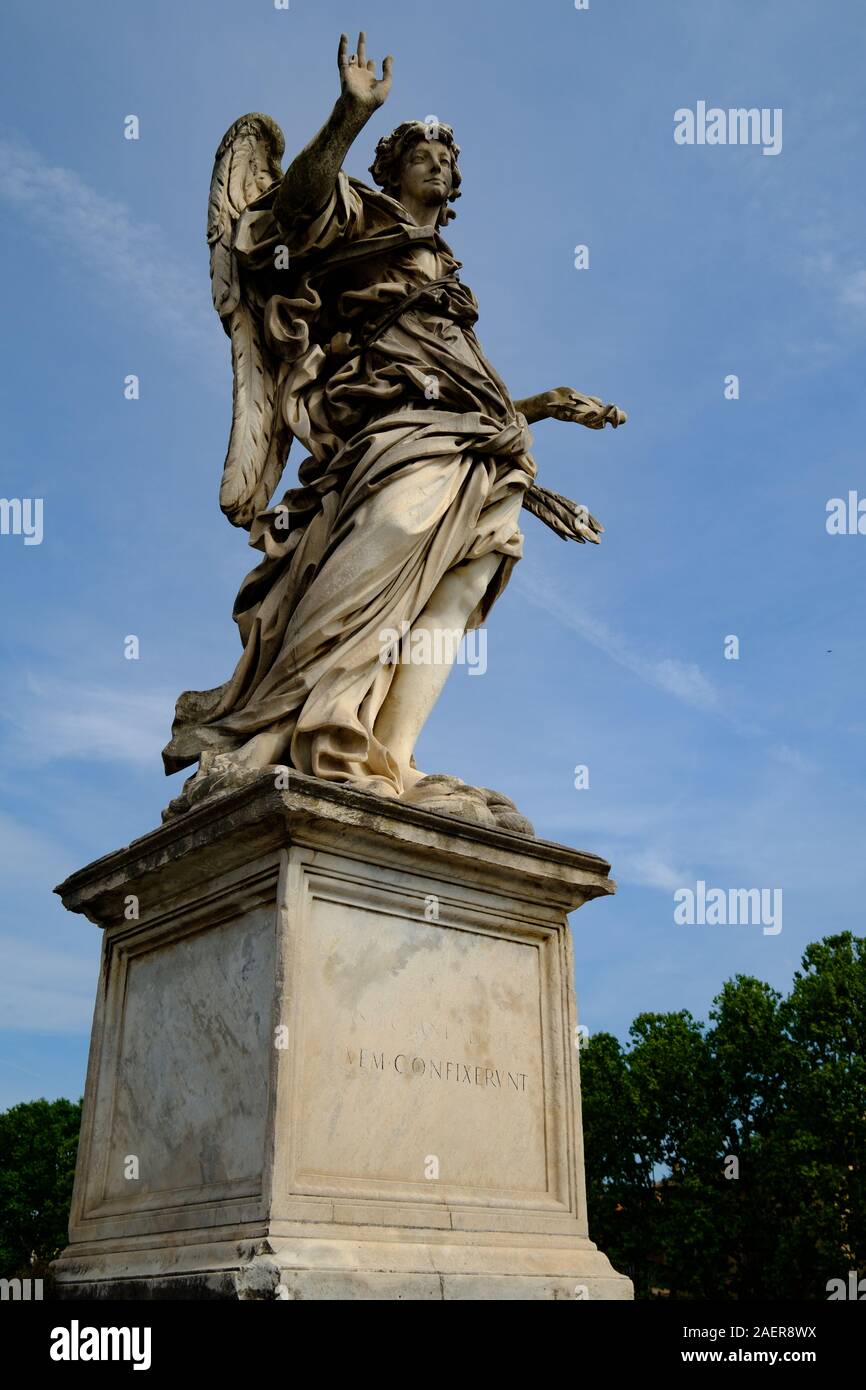 Italian angel sculpture hi-res stock photography and images - Alamy