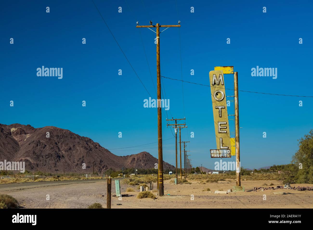 Classic old sign for Henning Motel at Newberry Springs along Route 66 ...