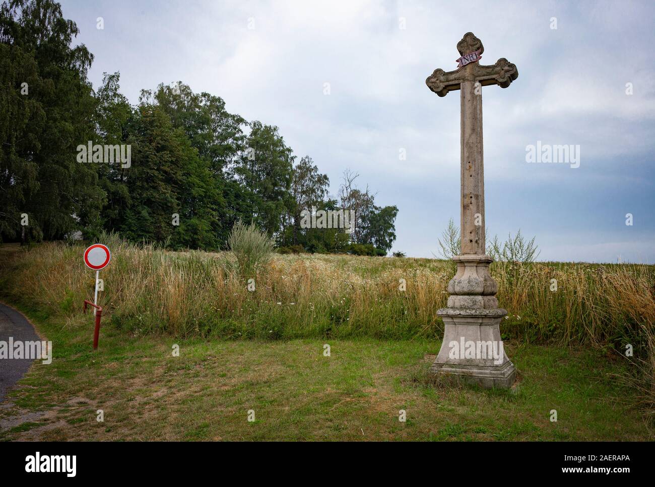 Cross in a field hi-res stock photography and images - Alamy