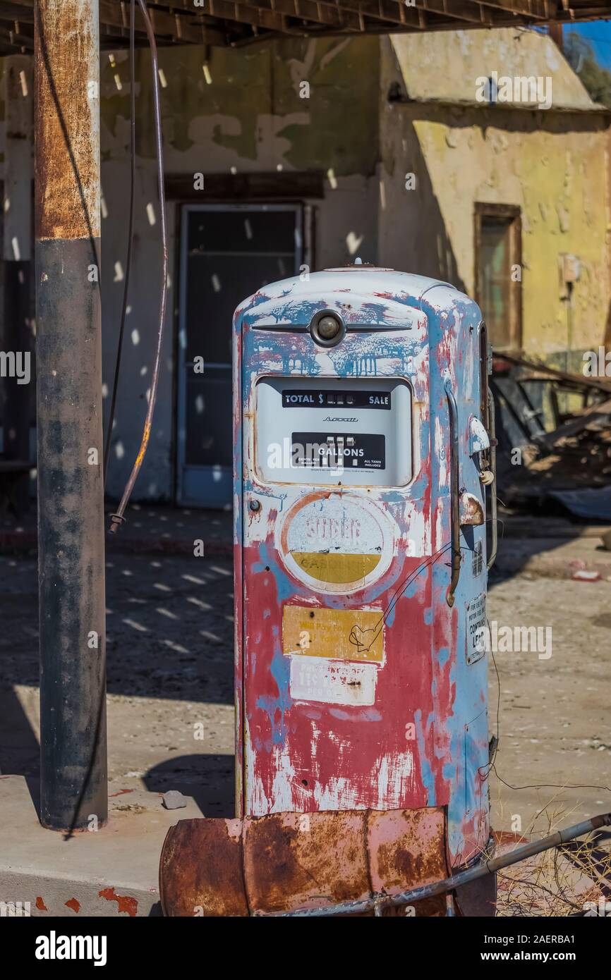 Whiting Brothers gas station, closed in 1968, at Newberry Springs along ...