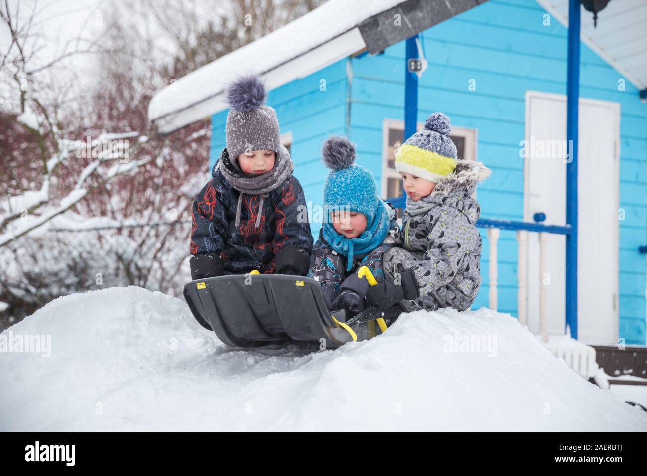 Sled sledge happy fun snow winter hi-res stock photography and images ...