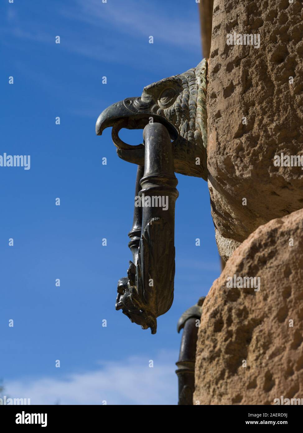 Gargoyle door knocker hi-res stock photography and images - Alamy