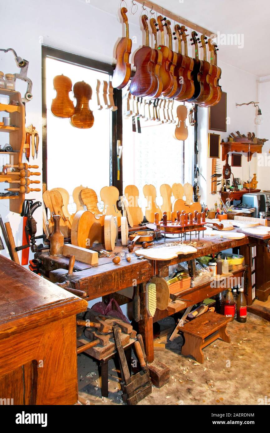 Interior shot music workshop hi-res stock photography and images - Alamy