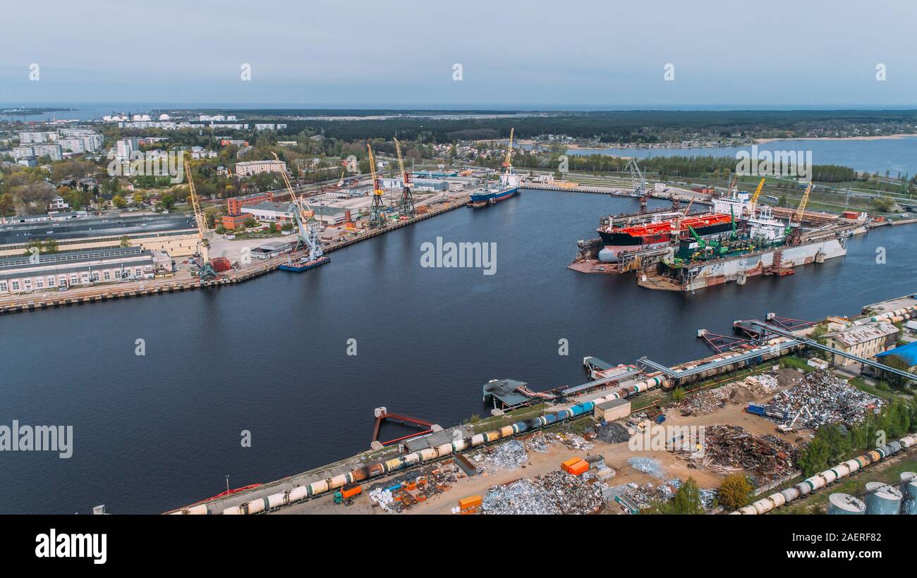 Aerial shot dry cargo ship hi-res stock photography and images - Alamy