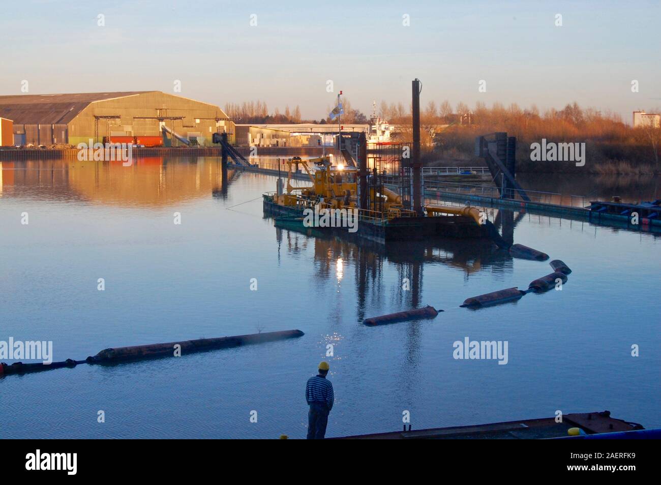 Ship trailer hi-res stock photography and images - Alamy