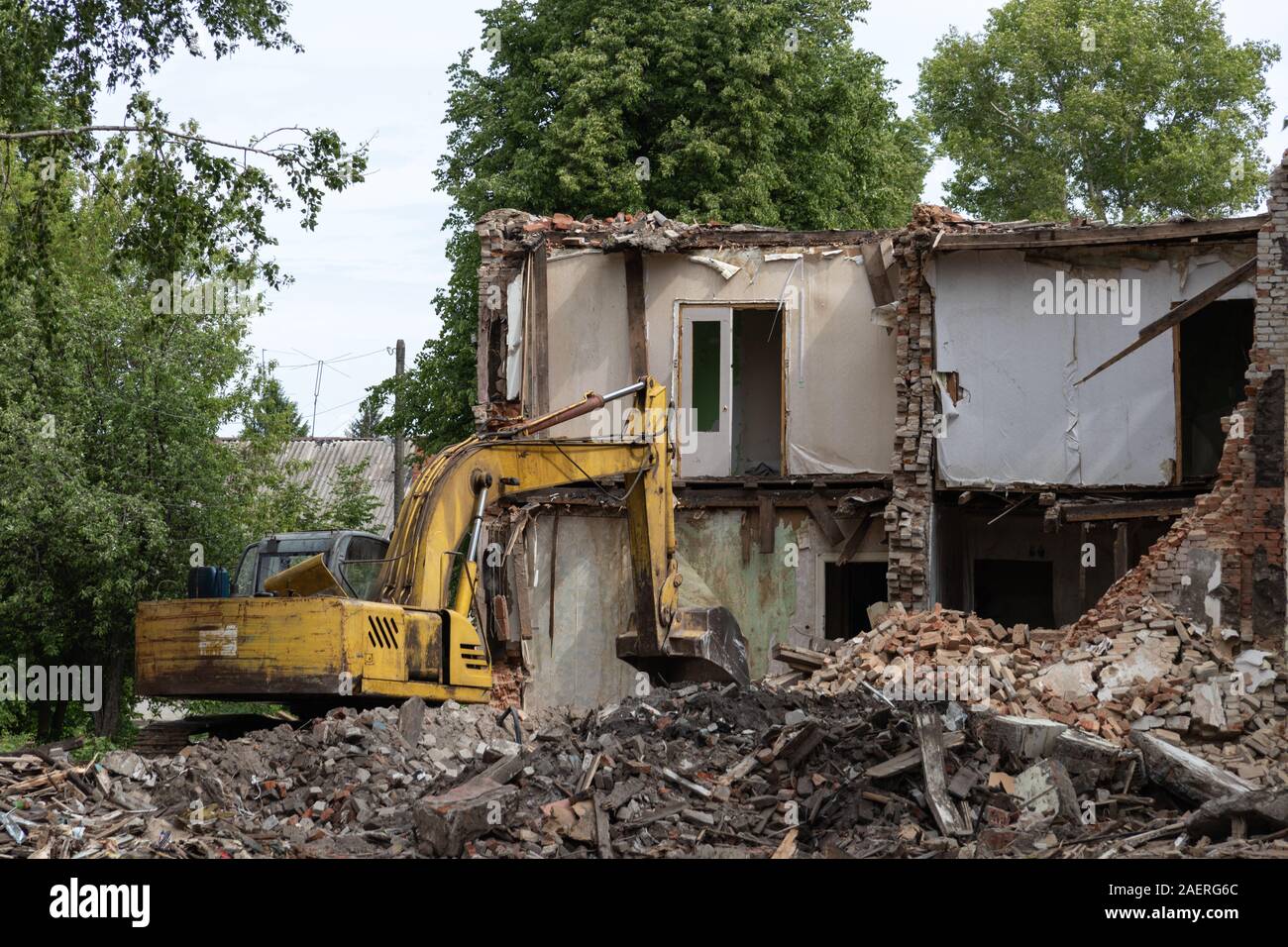 Building demolition by implosion hi-res stock photography and images ...