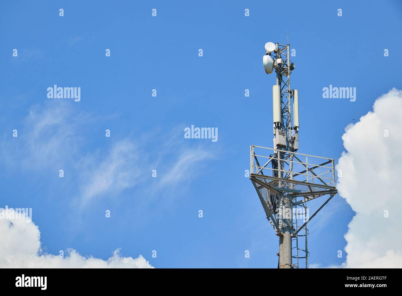 Base station network operator. 5G. 4G, 3G mobile technologies Stock ...