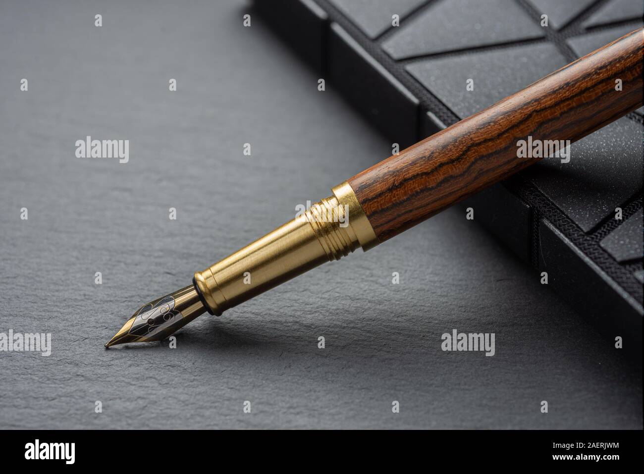 Office table with notepad, keyboard and fountain pen Stock Photo - Alamy
