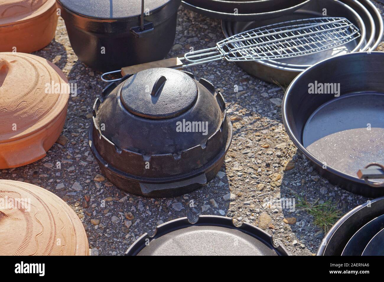 Cooking pottery hi-res stock photography and images - Alamy