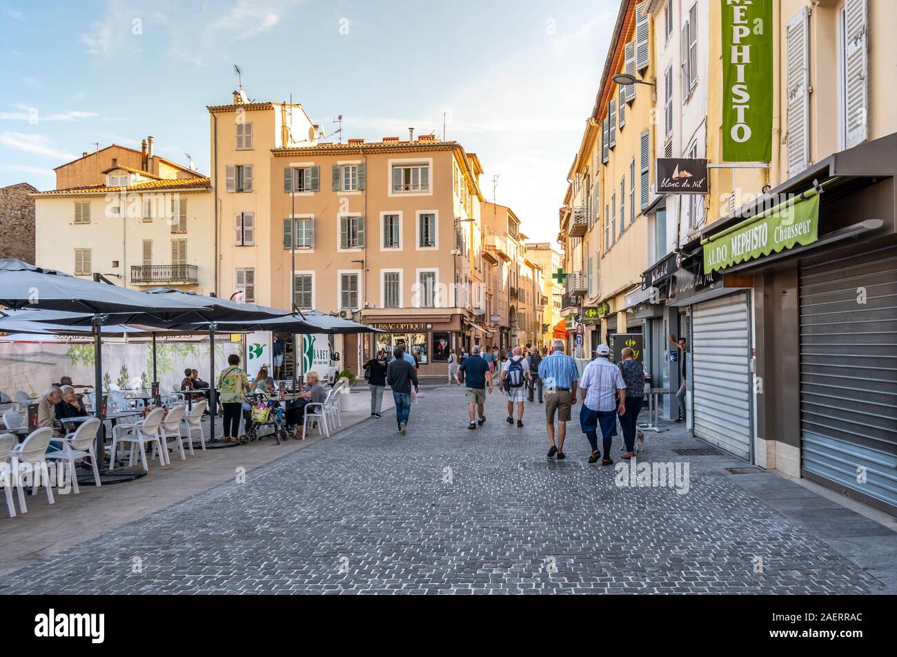 Local french cafe exterior hi-res stock photography and images - Alamy