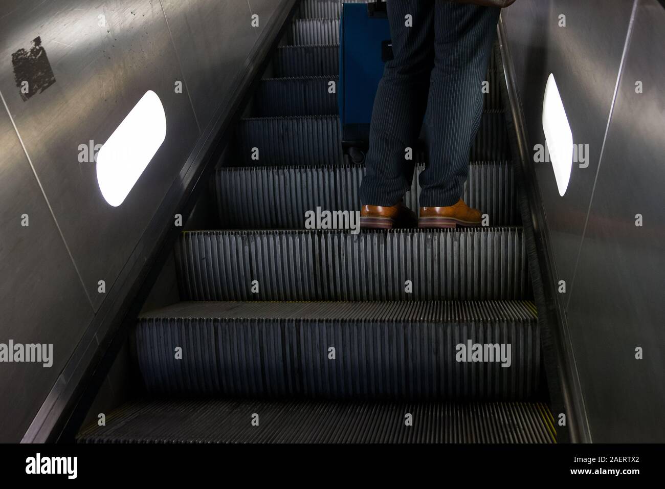 Escalator stands hi-res stock photography and images - Alamy