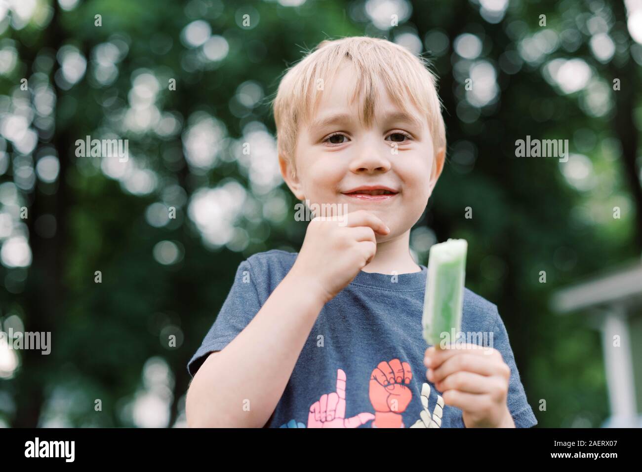 Boy popsicle hi-res stock photography and images - Alamy