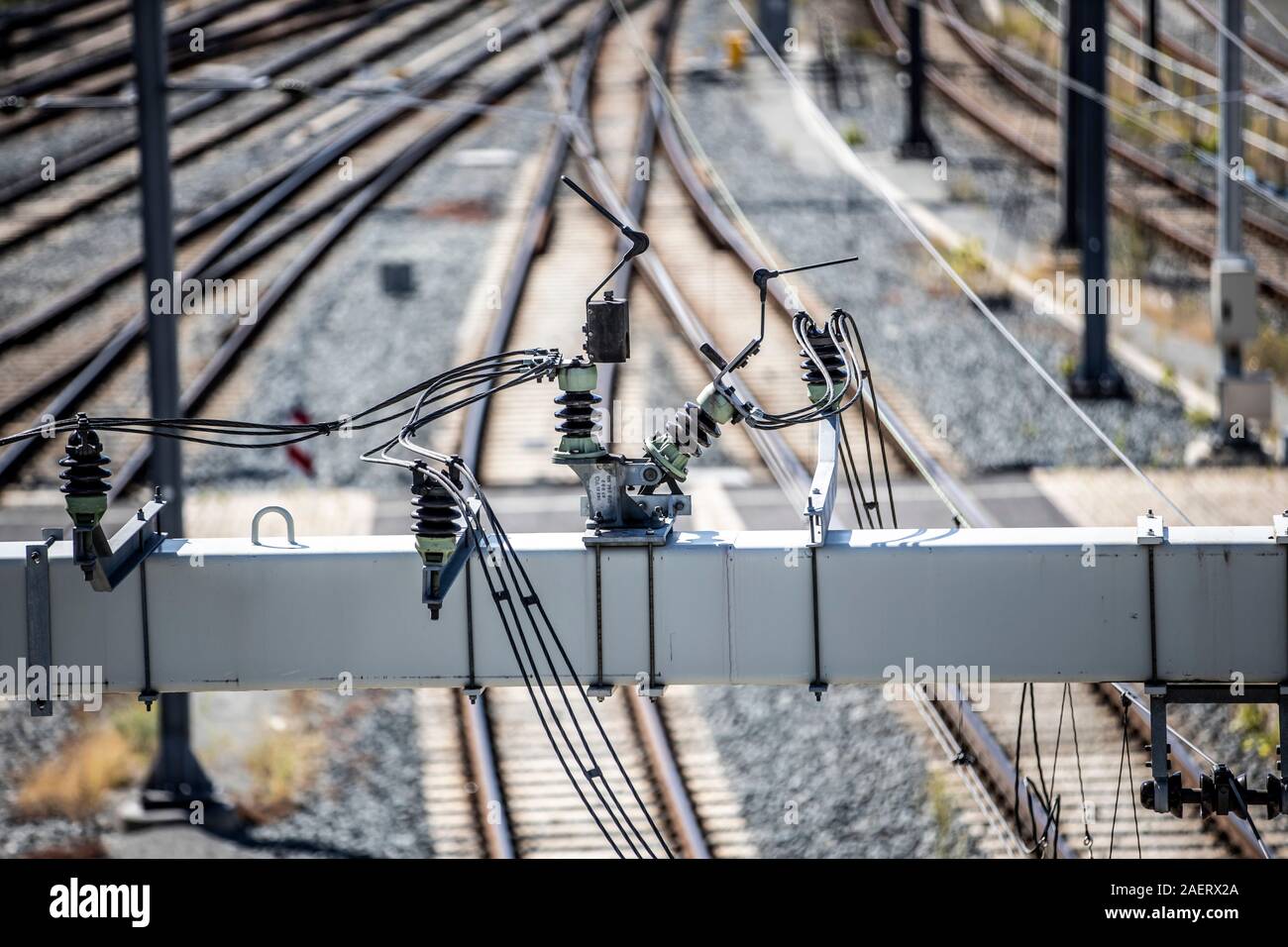 Overhead contact line for trains, railways, insulators with lightning ...