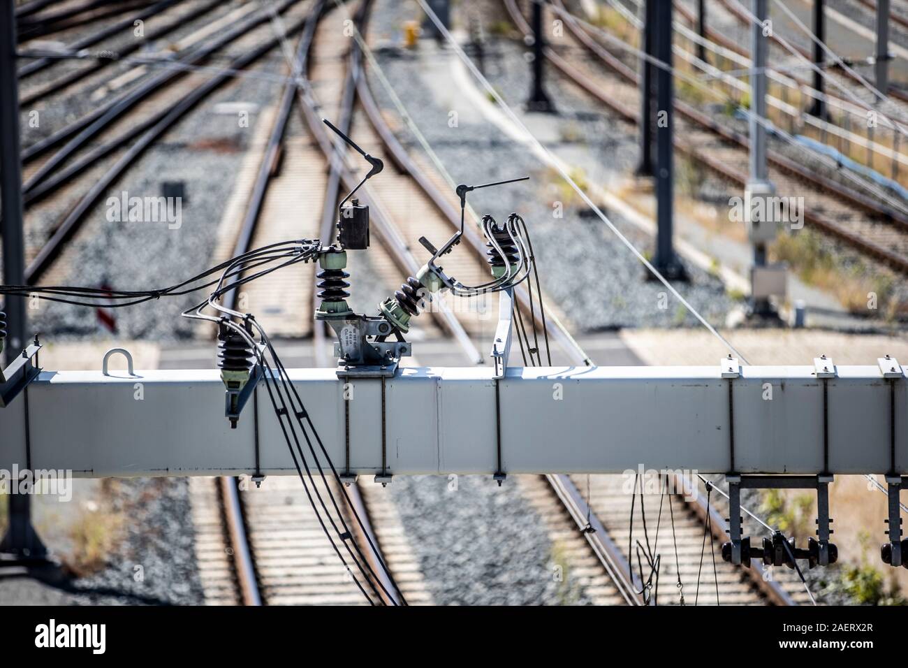 Overhead conductors hi-res stock photography and images - Alamy