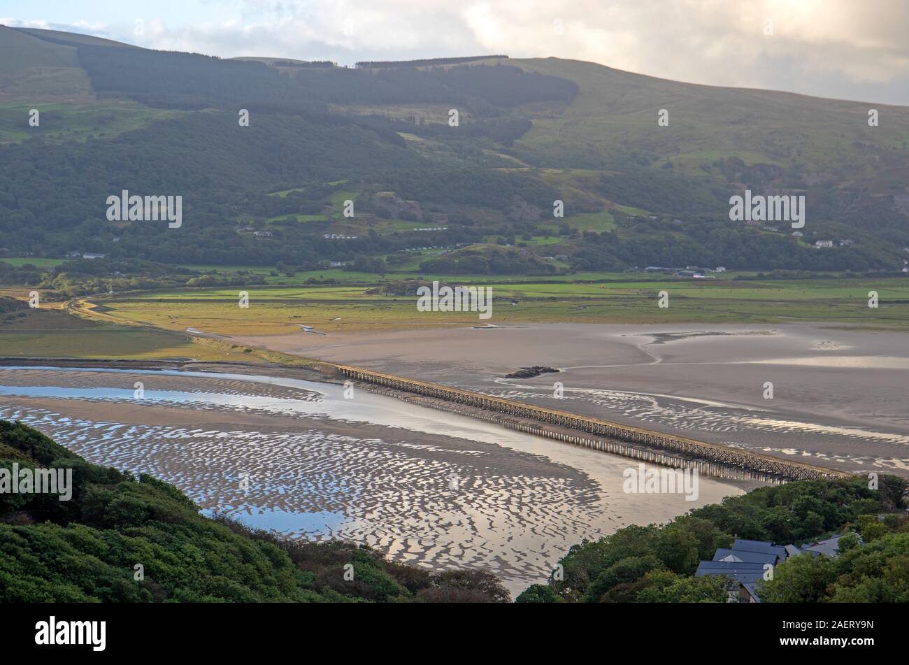 Bridge across the Mawddach estuary at Barmouth Stock Photo - Alamy
