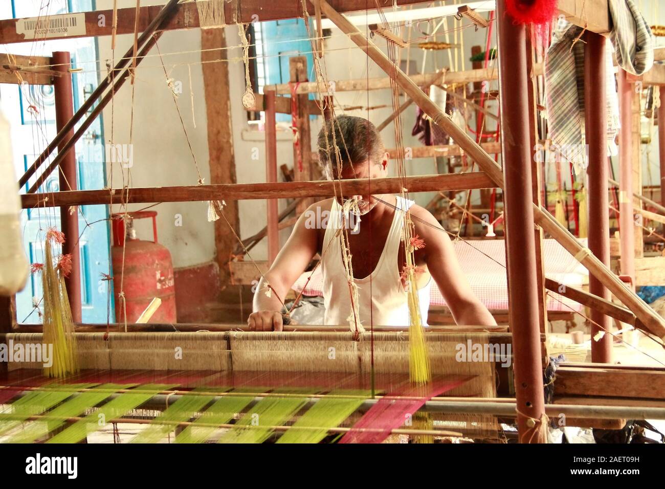 Indian weavers: Indian handlooms are known for their richness ...