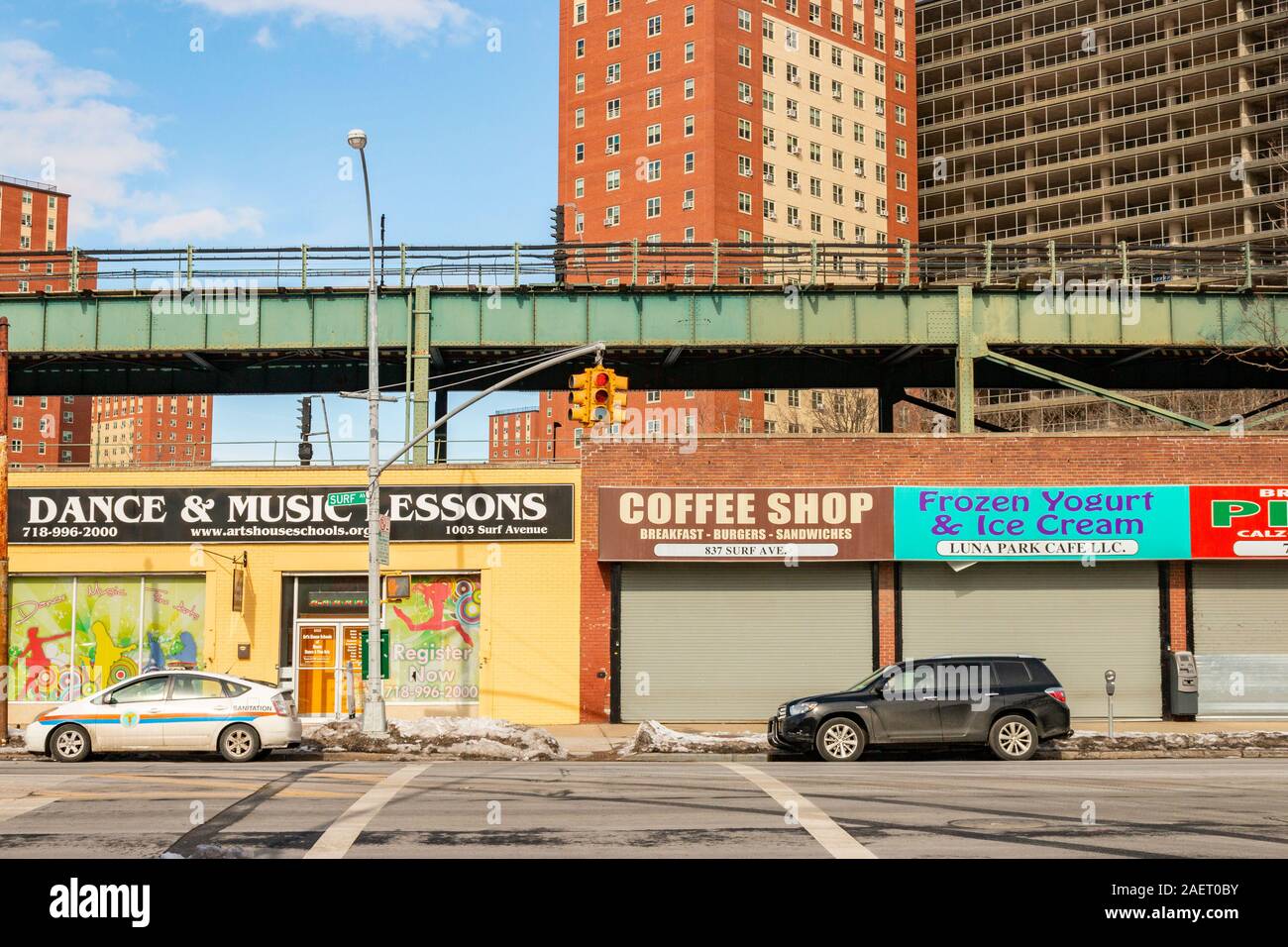 New york coney island beach shop hi-res stock photography and images ...