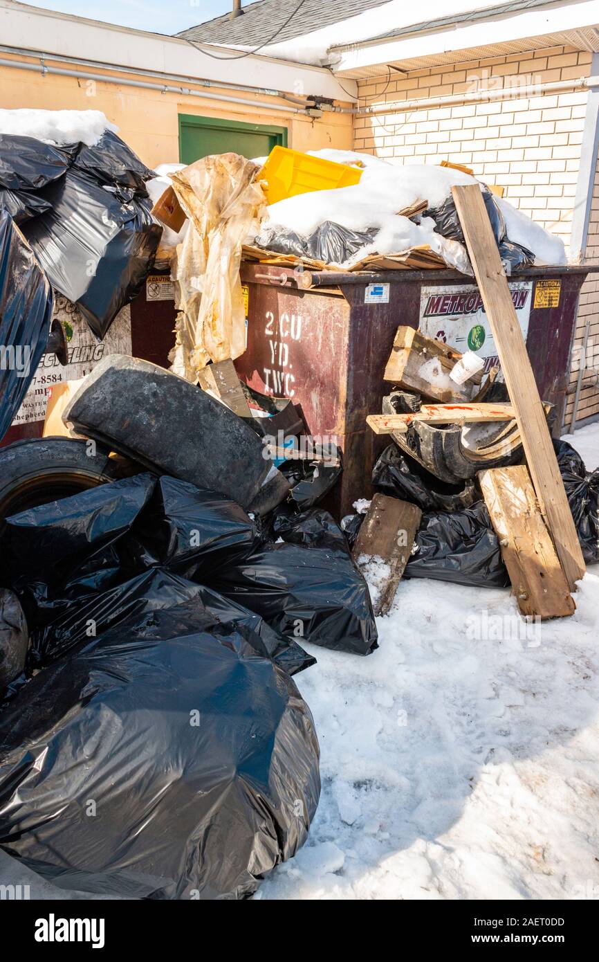 Trash pile nyc hi-res stock photography and images - Alamy