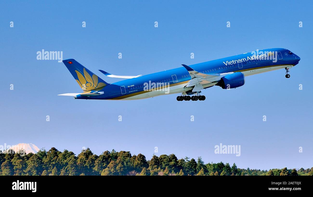 Airbus A350 Take Off High Resolution Stock Photography and Images - Alamy