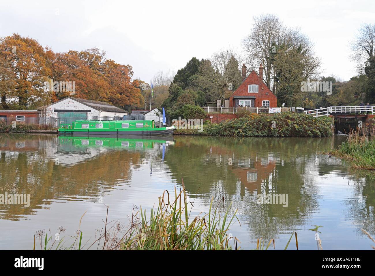 Caen Hill Locks on the Kennet and Avon Canal, a flight of 29 locks ...