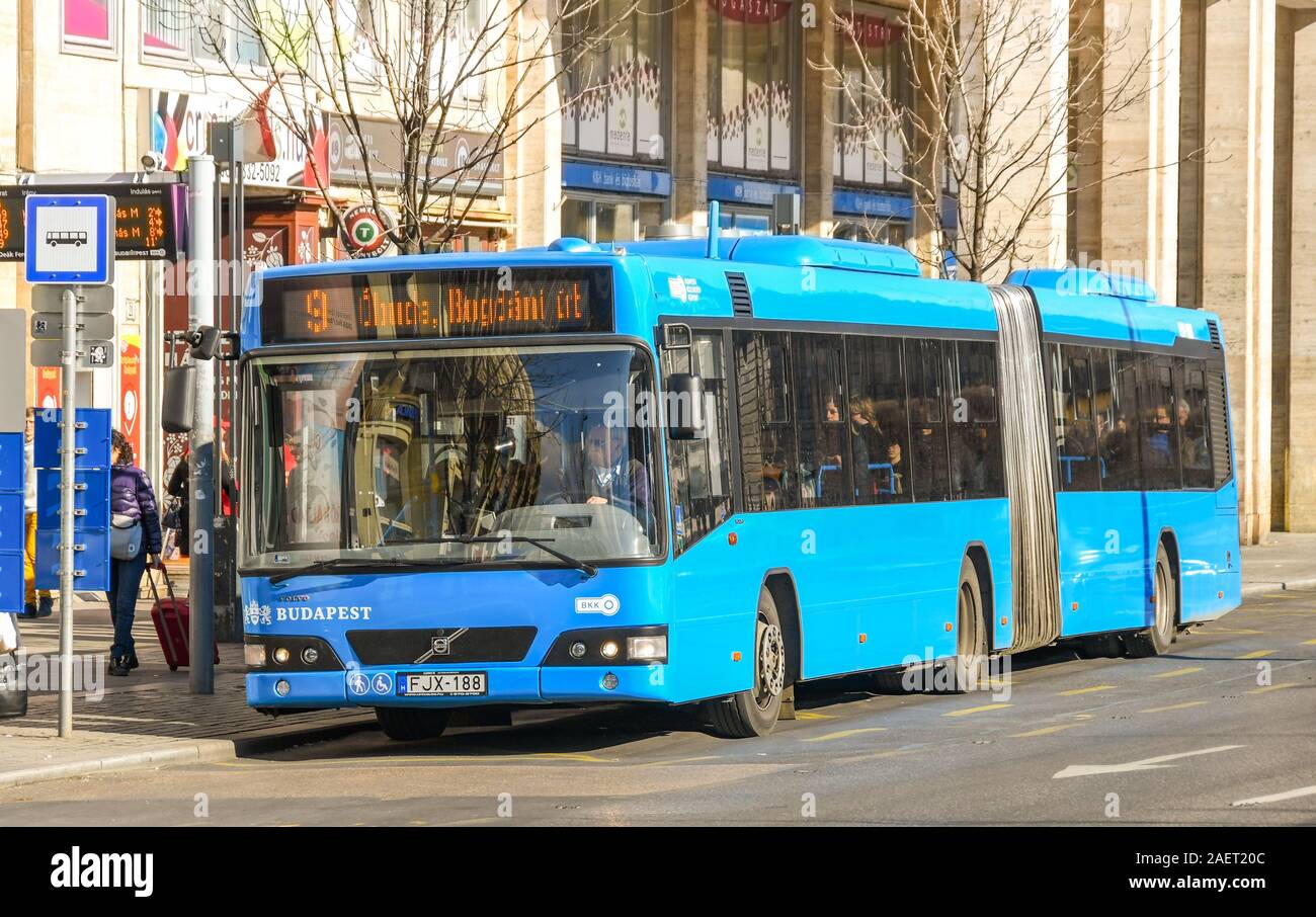 Electronic bus stop sign hi-res stock photography and images - Alamy
