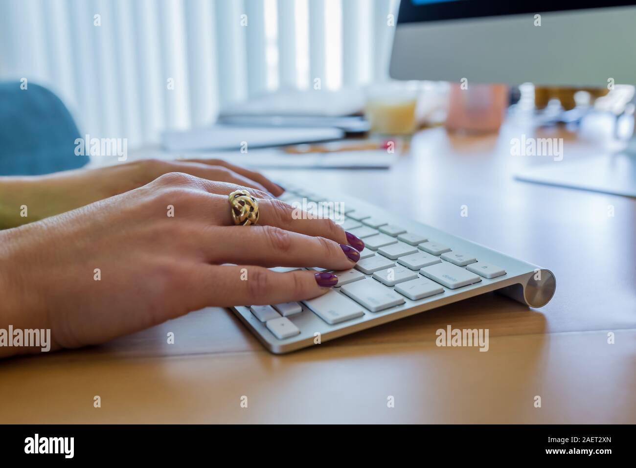 Female hands business woman typing hi-res stock photography and images ...