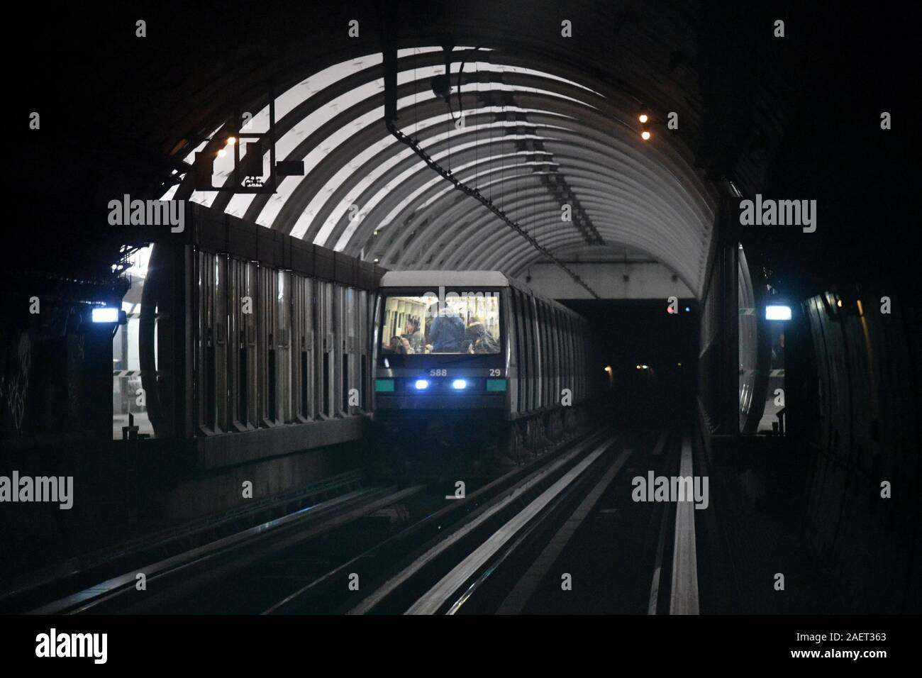 Ligne 14 metro paris hi-res stock photography and images - Alamy