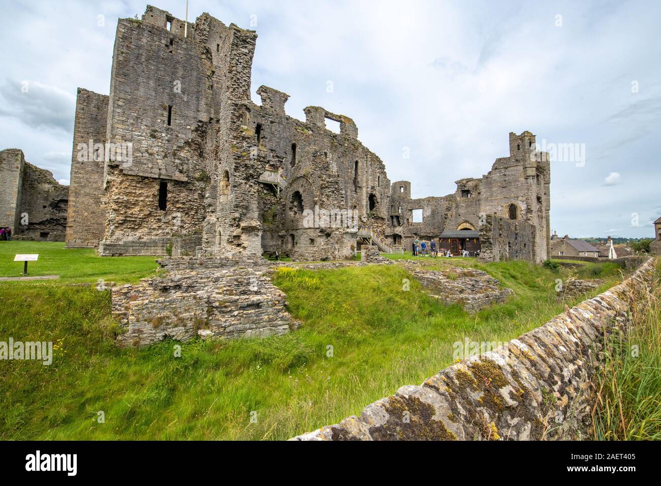 Middleham, England - The crumbling remains of an ancient castle ...