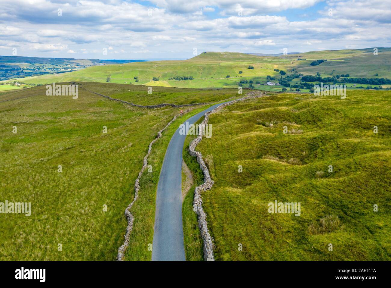 A road cutting through the Yorkshire landscape, Yorkshire, UK Stock ...