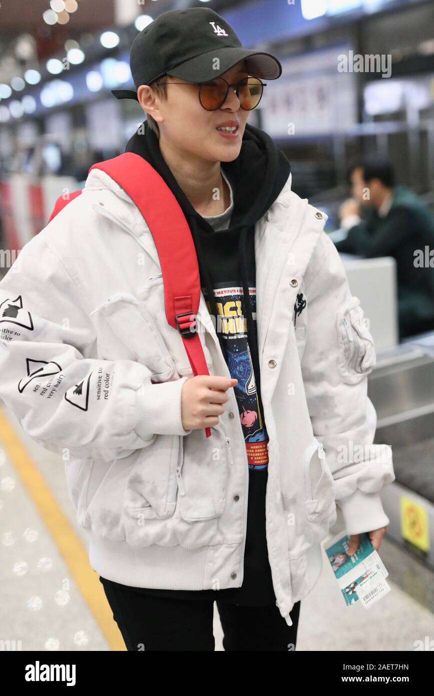 Sunnee or Yang Yunqing of Chinese idol girl group Rocket Girls 101 arrives at a Beijing airport ...