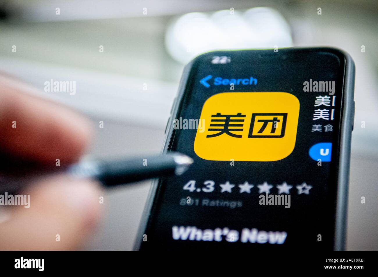 --FILE--In this unlocated photo, a user downloads Meituan's App on his ...