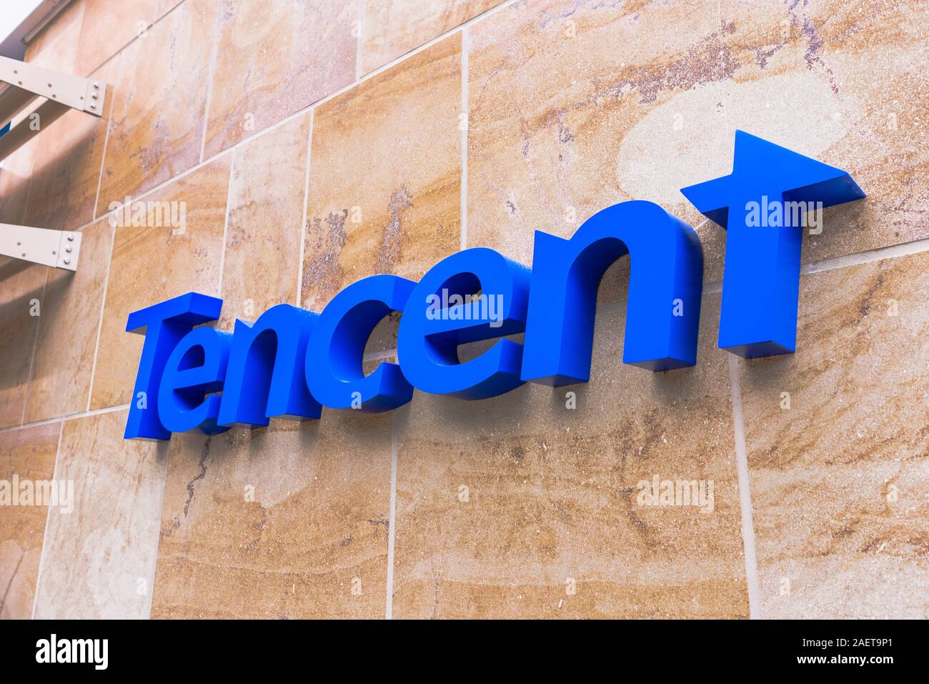 Tencent company logo hi-res stock photography and images - Alamy