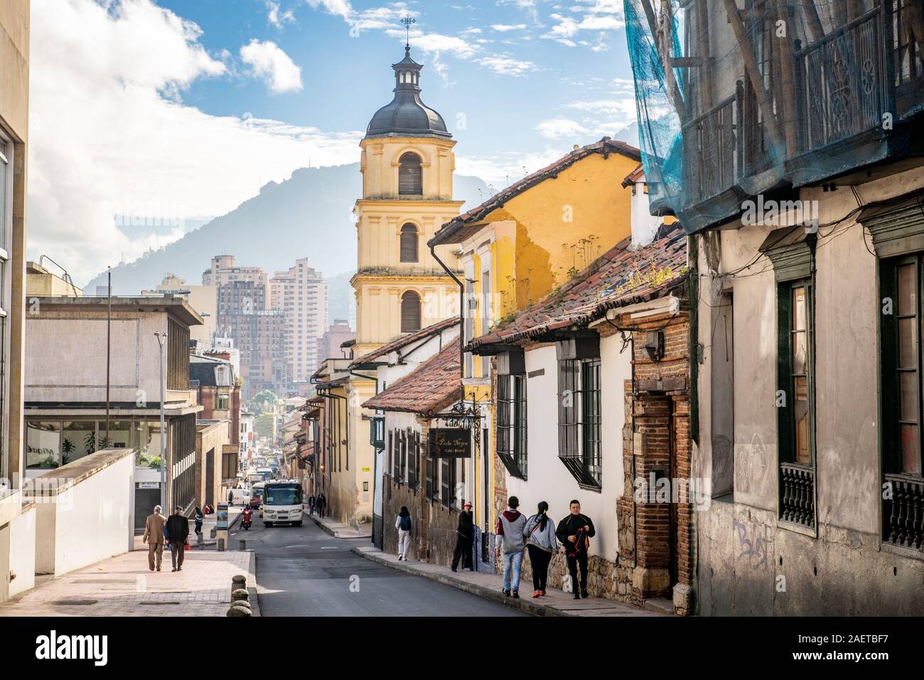 Overlooking the street hi-res stock photography and images - Alamy