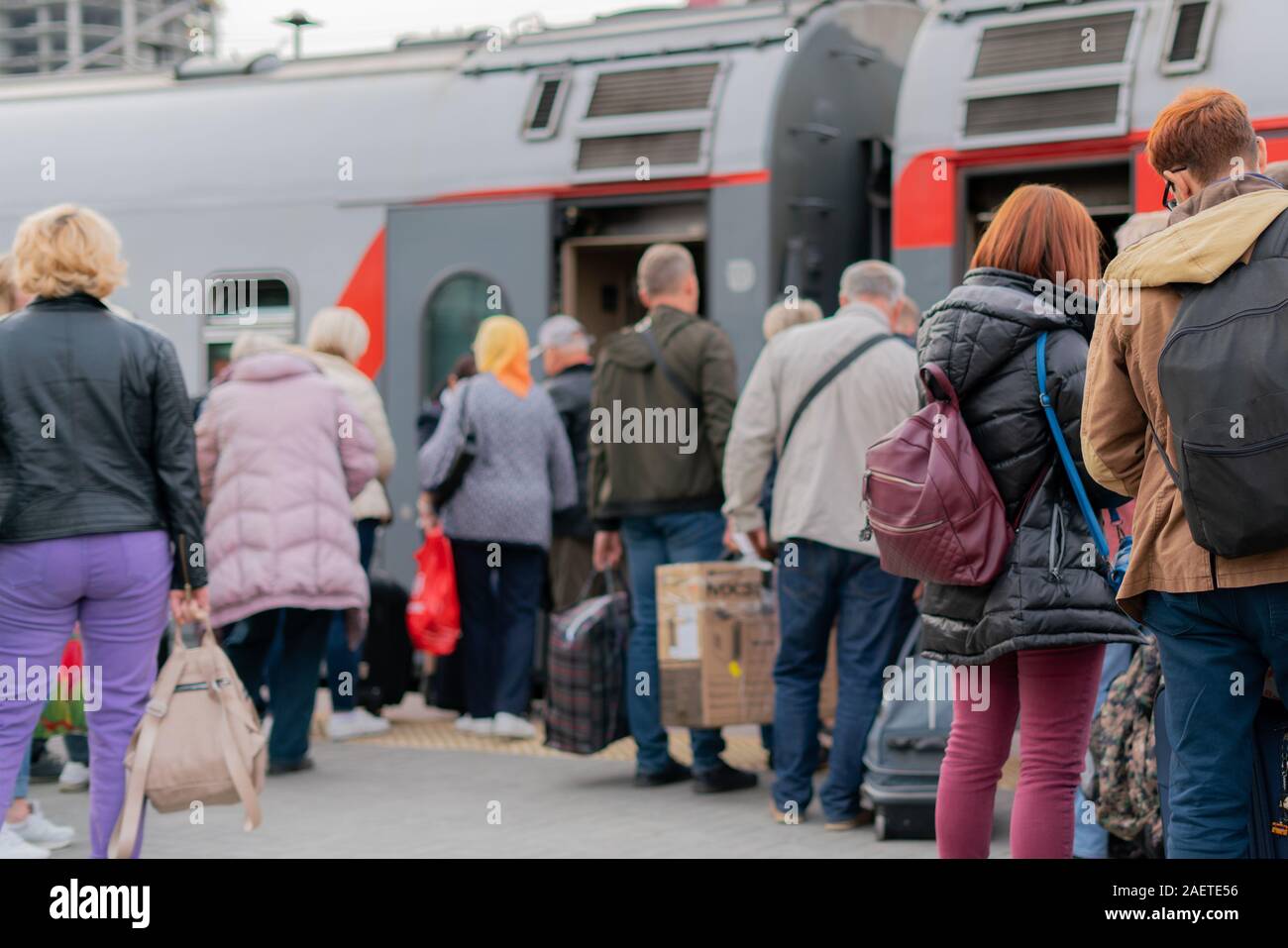 crowd of people waiting for the train on station platform Stock Photo ...