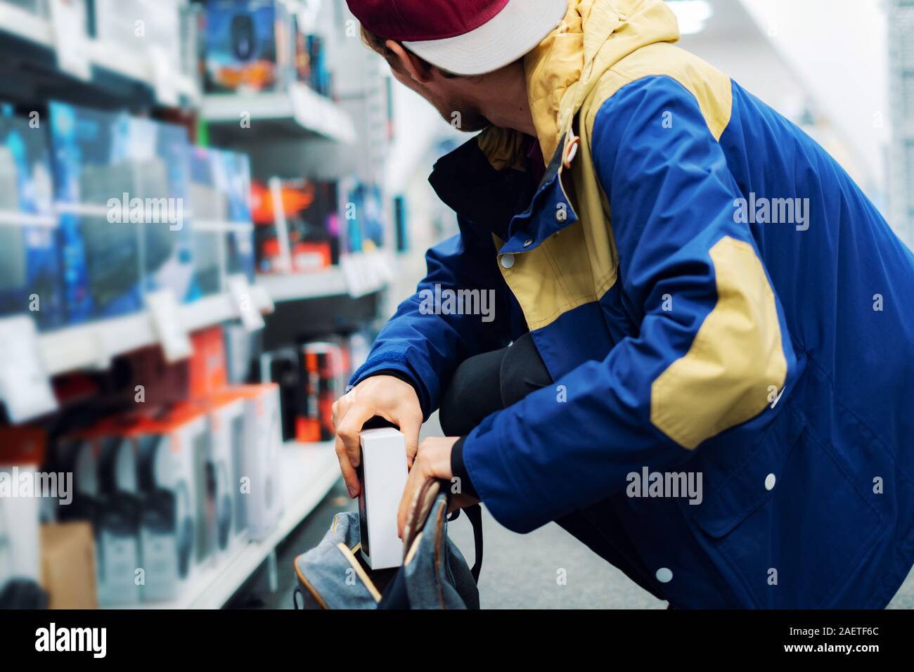 Thiefs hand hi-res stock photography and images - Alamy