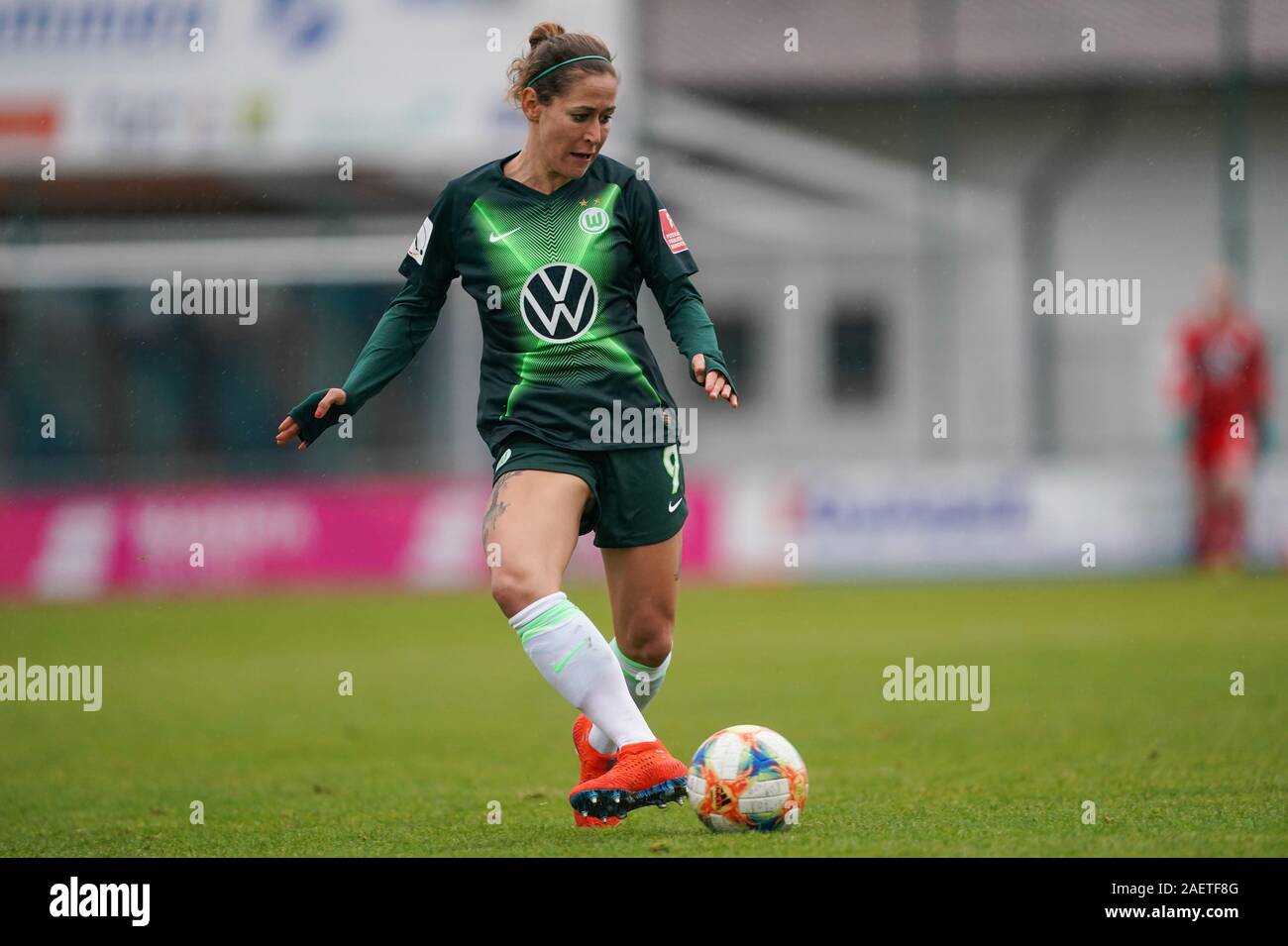 Anna Blässe of Vfl Wolfsburg on the ball during the Flyeralarm Frauen ...