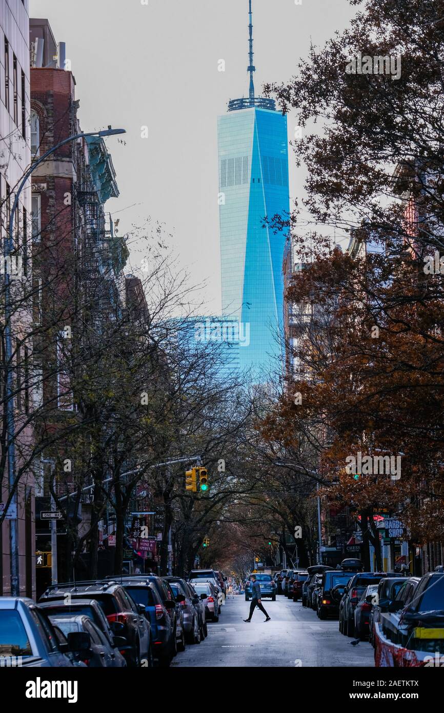Scale of one world trade center hi-res stock photography and images - Alamy