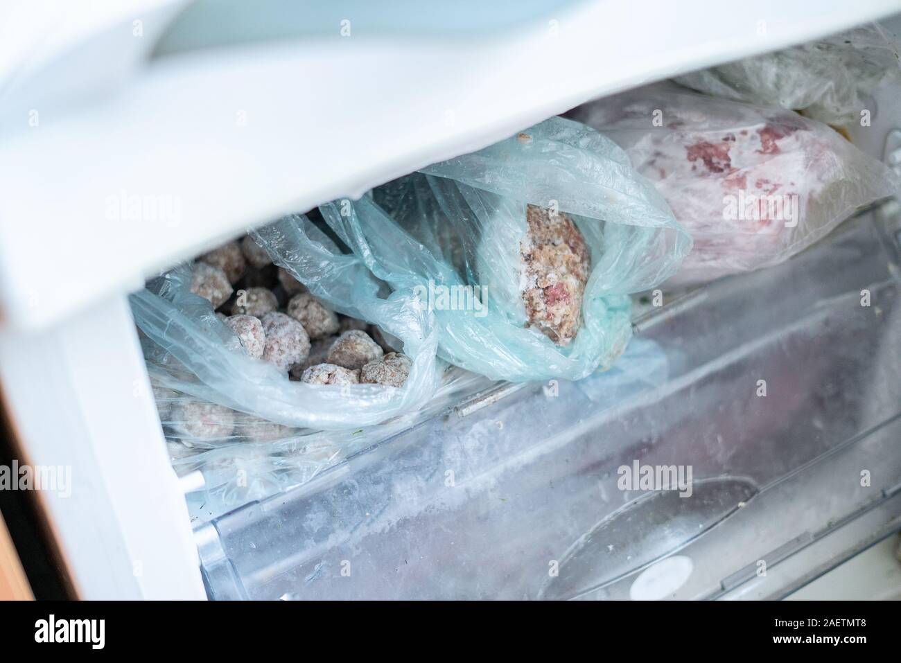Freezer frozen home hi-res stock photography and images - Alamy