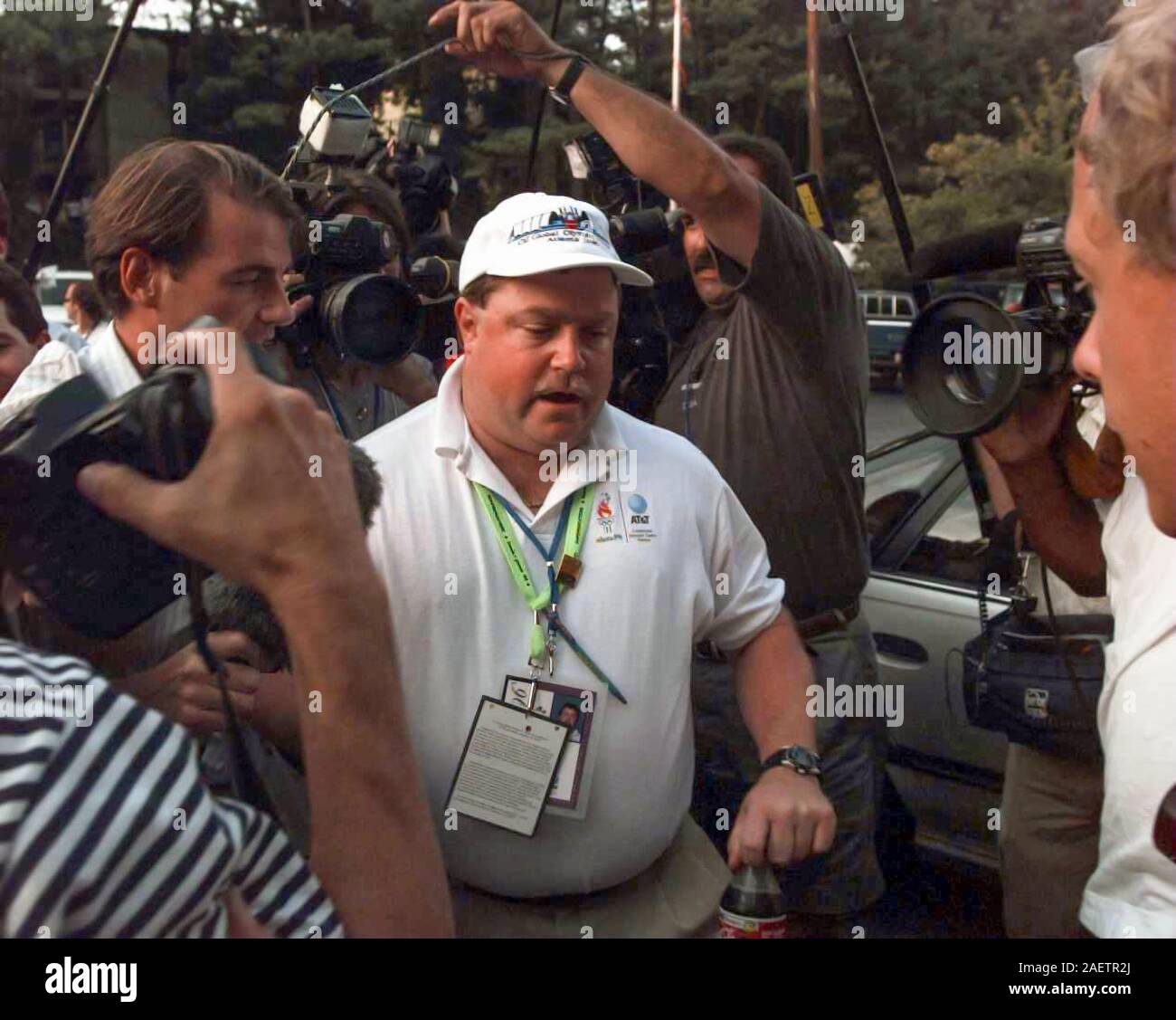 Richard Jewell, of Atlanta arrives at his apartment surrounded by media ...