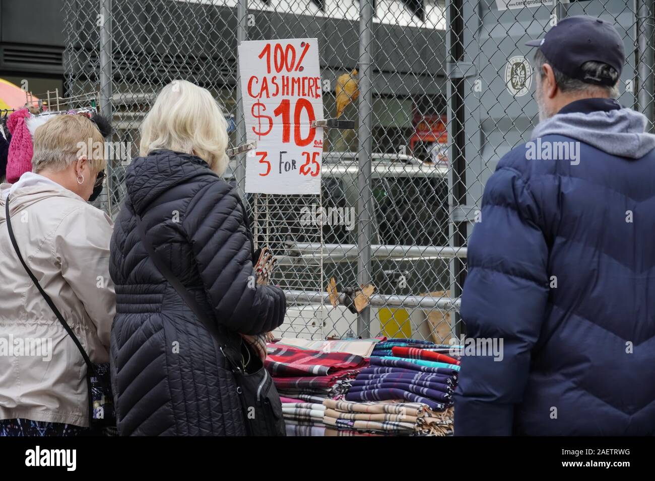 Cashmere scarves hi-res stock photography and images - Alamy