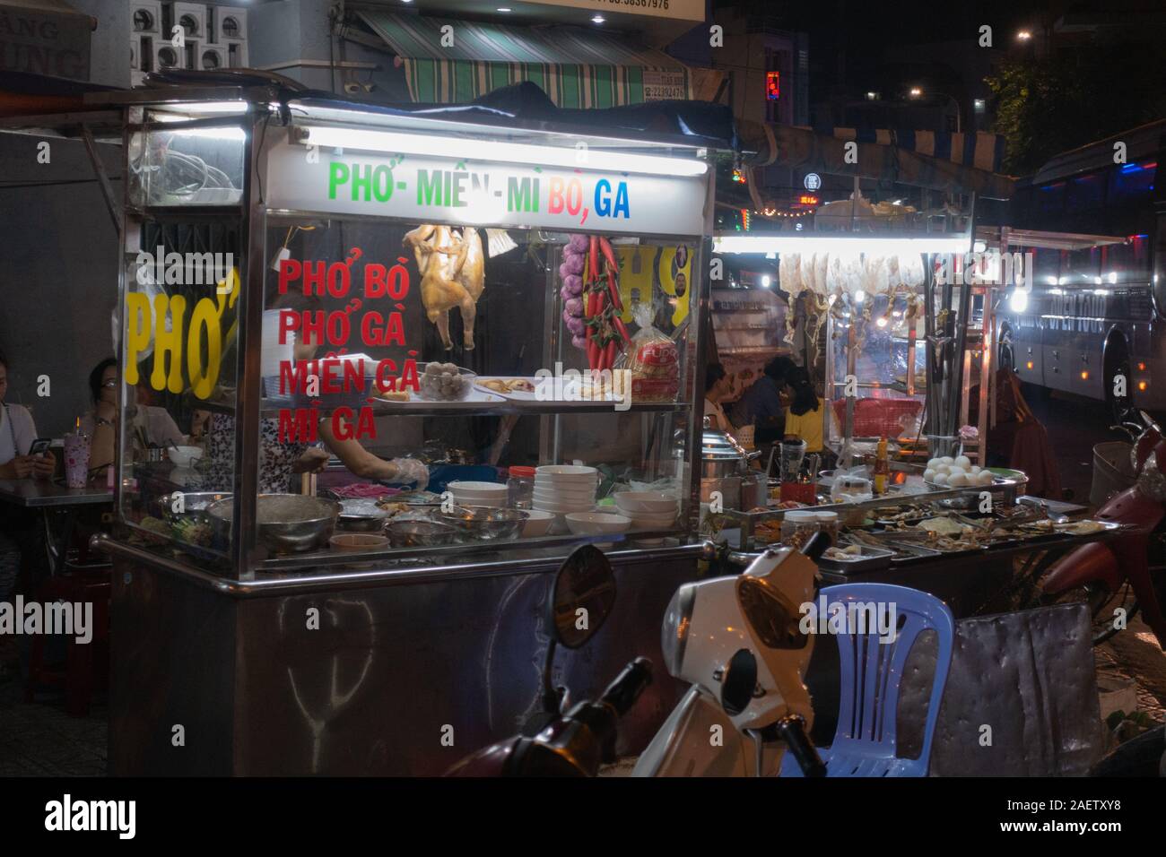 Street food stall vietnam hi-res stock photography and images - Alamy