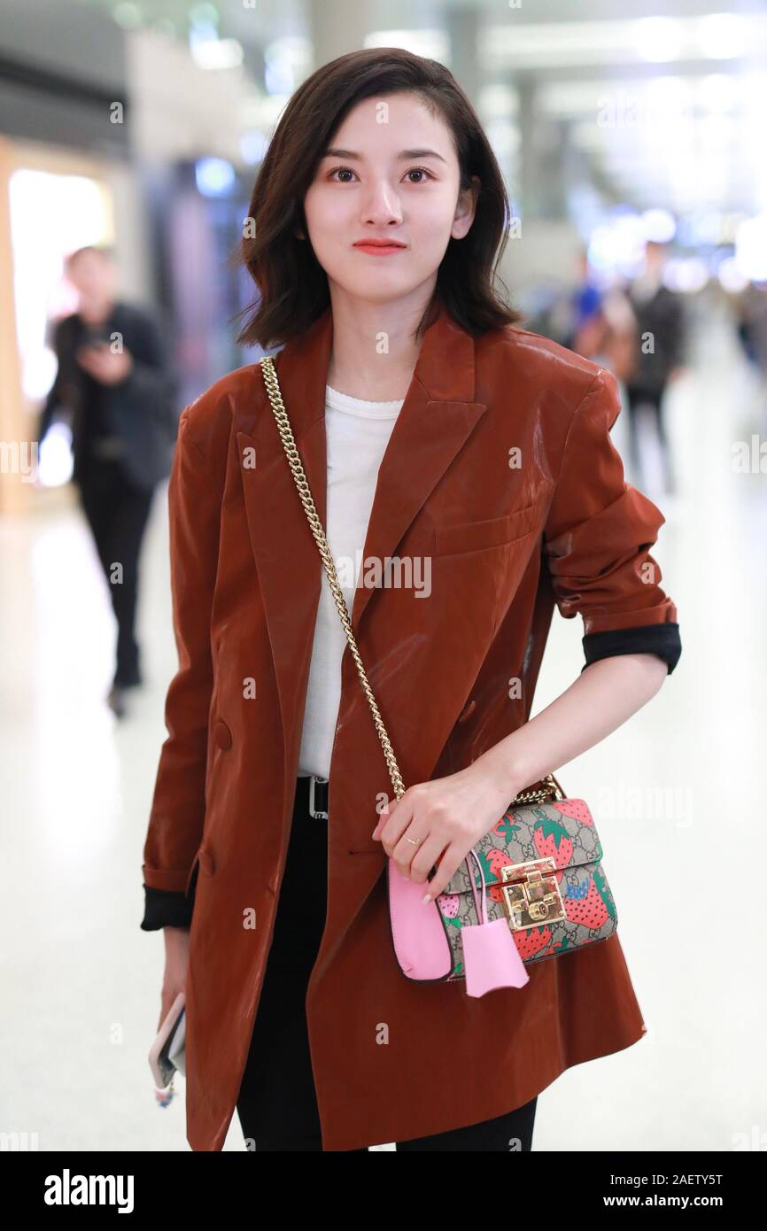 Chinese actress Song Zu'er shows up at a Shanghai airport before ...